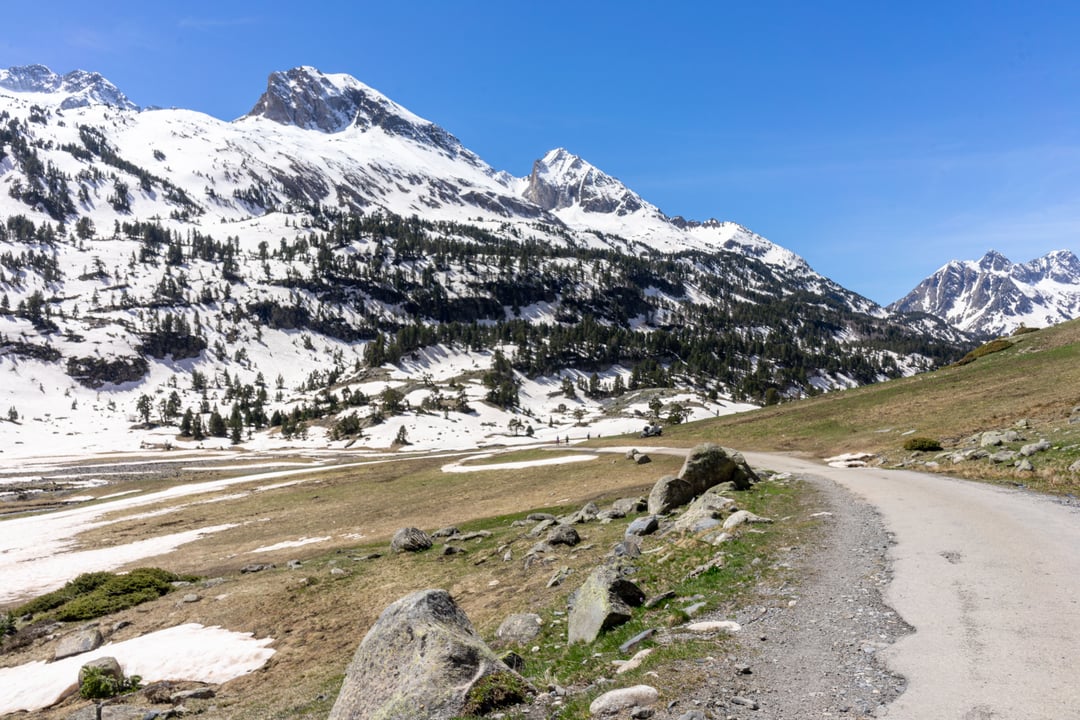 Guide to Pyrenees Refuges - Pyrenees Hut to Hut Hiking